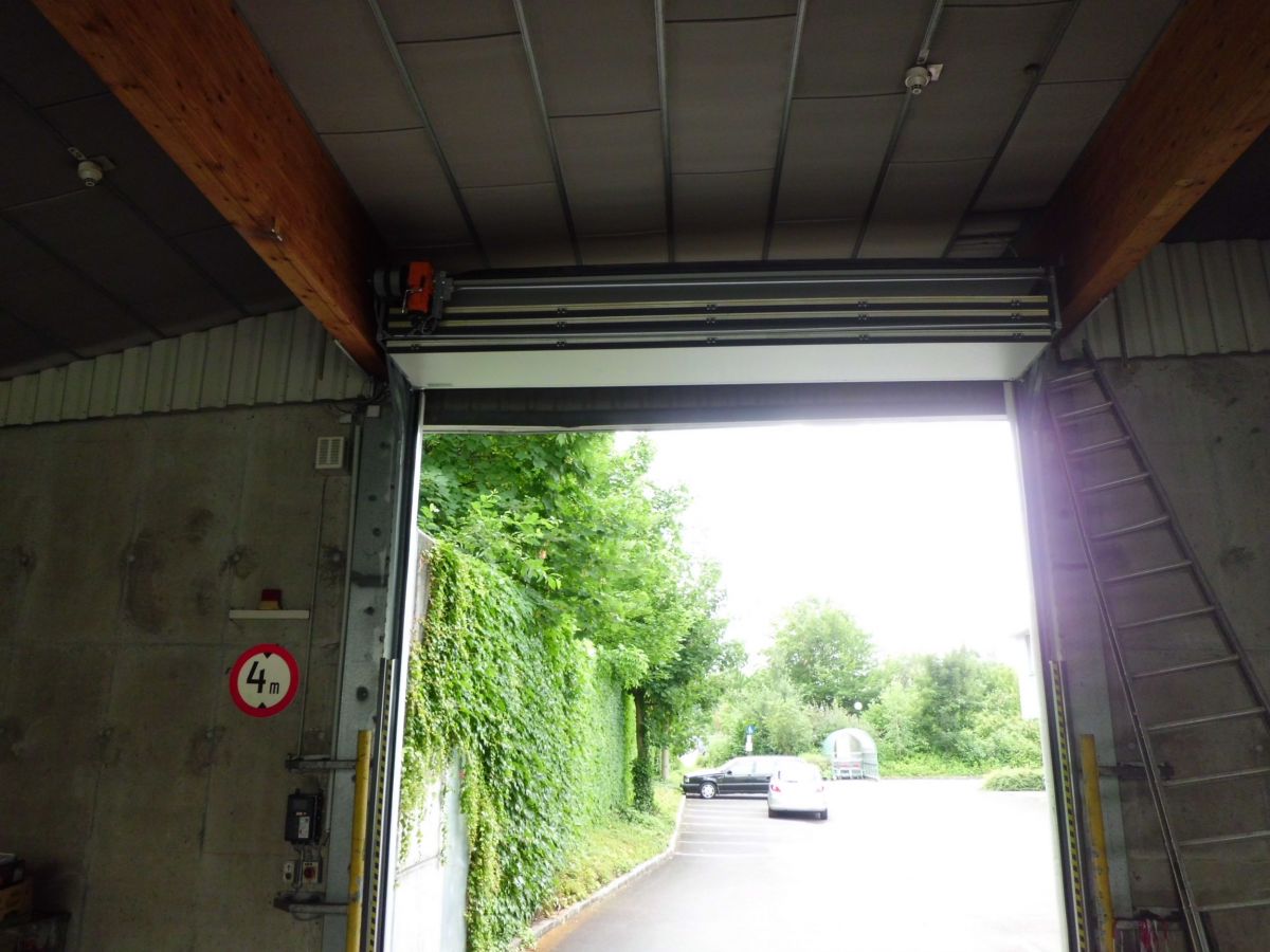 OVERHEAD FOLDING DOOR | Weglehner loading technology OVERHEAD FOLDING DOOR | Weglehner loading technology